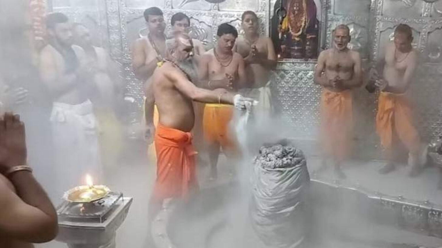 Ujjain by Night: The Spiritual Glow of Mahakaleshwar’s Bhasma Aarti ...
