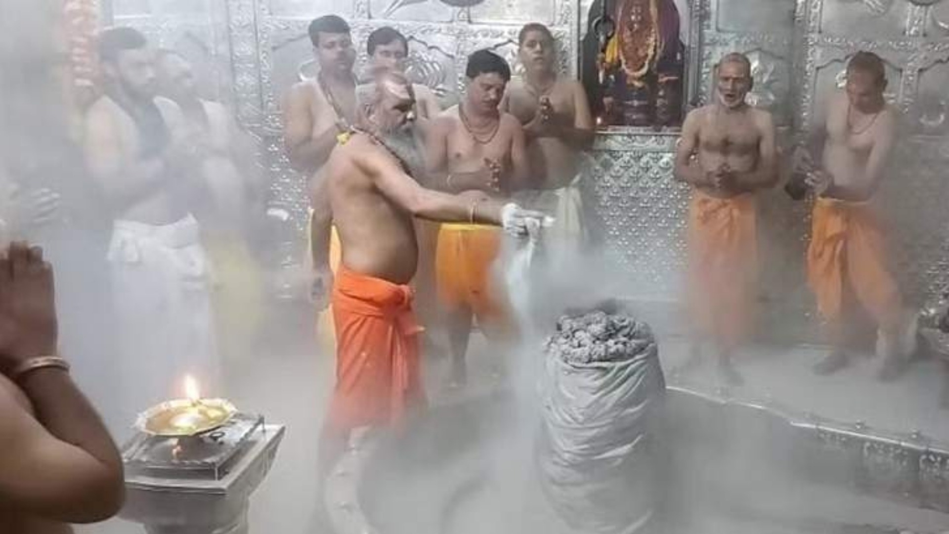 Ujjain by Night: The Spiritual Glow of Mahakaleshwar’s Bhasma Aarti ...